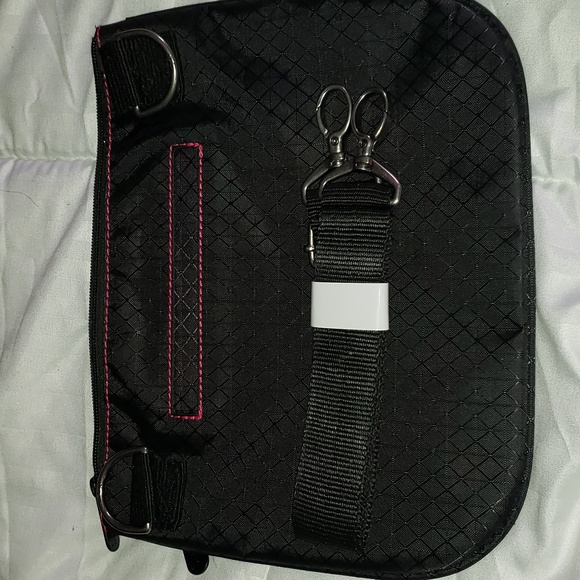 thirty-one | Bags | Thirtyone Cross Body Bag Black Pink | Poshmark